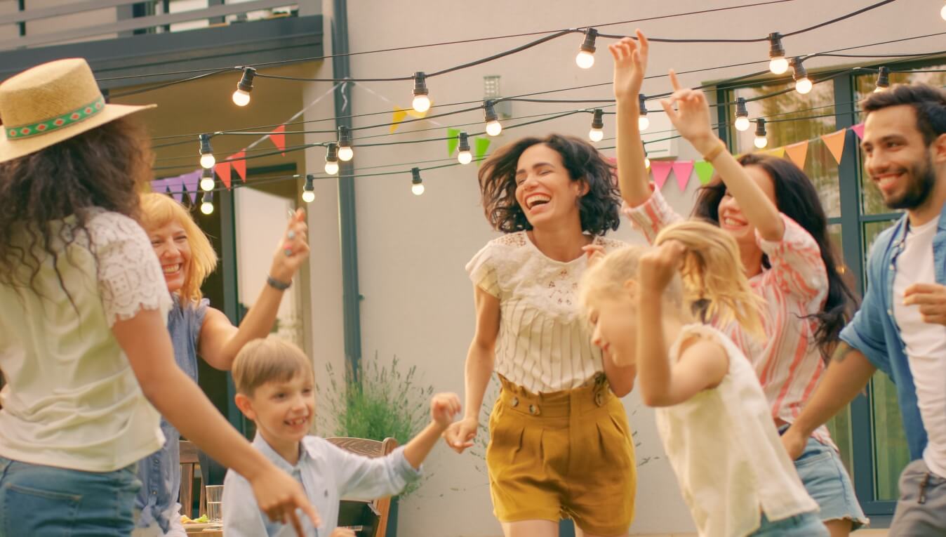 Game On! 3 Entertaining Lawn Games to Amp up Your Rehearsal Dinner ...